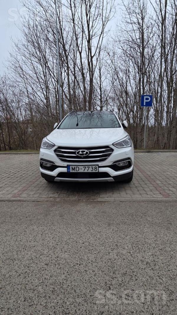 White Hyundai Santa Fe 2015 in Tukums, with an engine capacity of 2.20 L and mileage of 255 thousand km for 12000 €, photo 5 on AUTOMOTO.COM.LV
