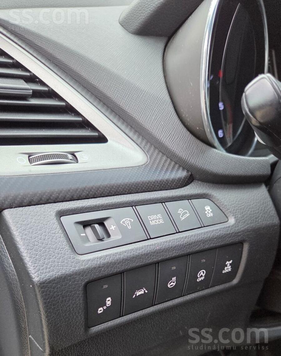 Balts Hyundai Santa Fe 2015 Tukums, ar dzinēja tilpumu 2.20 L un nobraukumu 255 tūkst. km par 12000 €, foto 12 vietnē AUTOMOTO.COM.LV