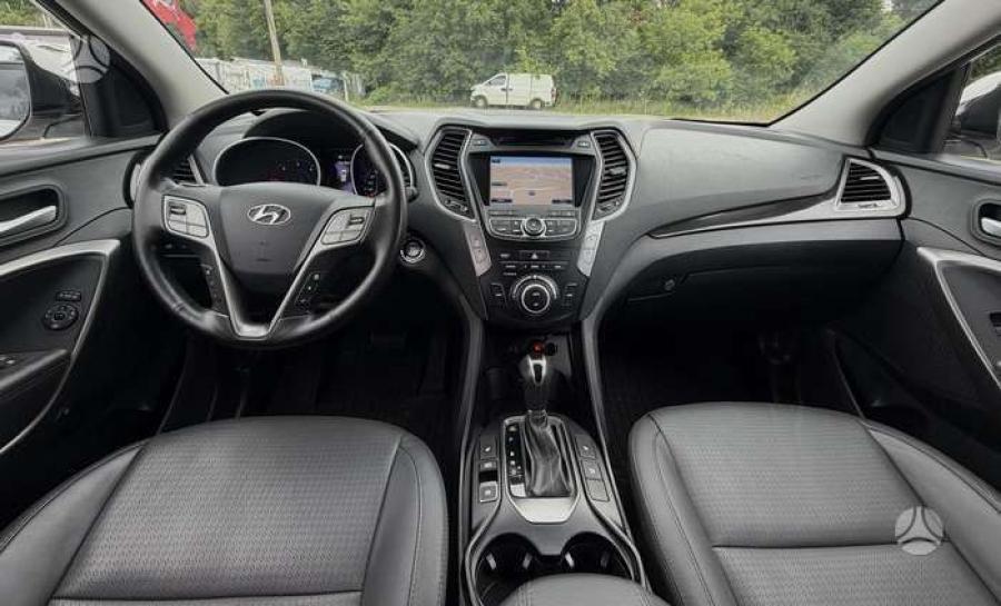 Balts Hyundai Santa Fe 2015 Šauļi, ar dzinēja tilpumu 2.20 L un nobraukumu 195 tūkst. km par 14999 €, foto 28 vietnē AUTOMOTO.COM.LV