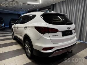 Balts Hyundai Santa Fe 2016 Rīga, ar dzinēja tilpumu 2.20 L un nobraukumu 199 tūkst. km par 12990 €, foto 4 vietnē AUTOMOTO.COM.LV