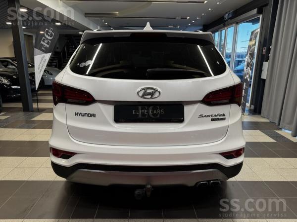 White Hyundai Santa Fe 2016 in Riga, with an engine capacity of 2.20 L and mileage of 199 thousand km for 12990 €, photo 5 on AUTOMOTO.COM.LV