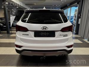 Balts Hyundai Santa Fe 2016 Rīga, ar dzinēja tilpumu 2.20 L un nobraukumu 199 tūkst. km par 12990 €, foto 5 vietnē AUTOMOTO.COM.LV