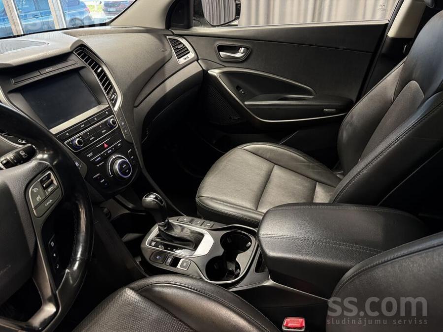 Balts Hyundai Santa Fe 2016 Rīga, ar dzinēja tilpumu 2.20 L un nobraukumu 199 tūkst. km par 12990 €, foto 12 vietnē AUTOMOTO.COM.LV
