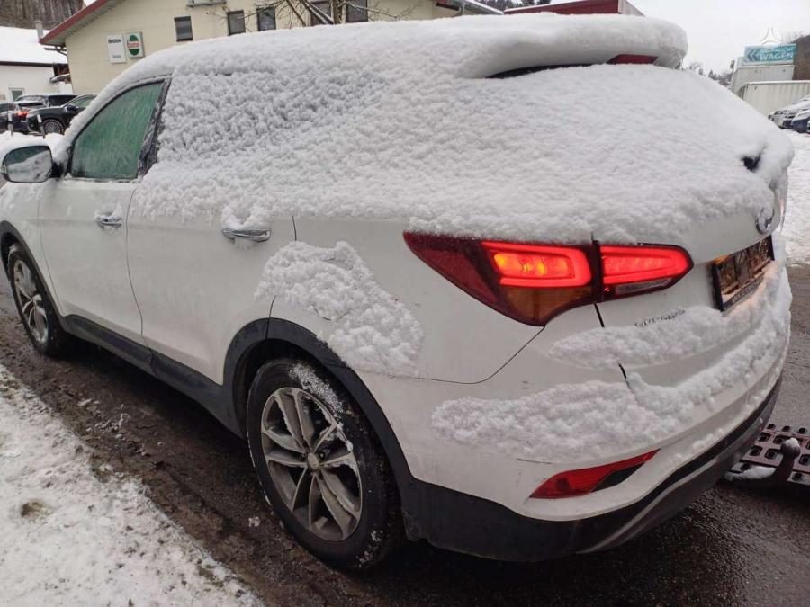 Белый Хендай Санта Фе 2016 в Мариямполе, объемом двигателя 2.20 л и пробегом 176 тыс. км за 8800 €, фото 8 на AUTOMOTO.COM.LV