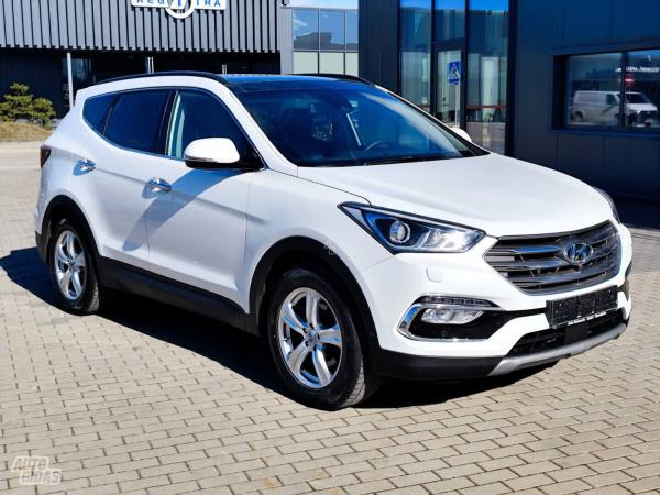 White Hyundai Santa Fe 2016 in Siauliai, with an engine capacity of 2.20 L and mileage of 197 thousand km for 14500 €, photo 1 on AUTOMOTO.COM.LV