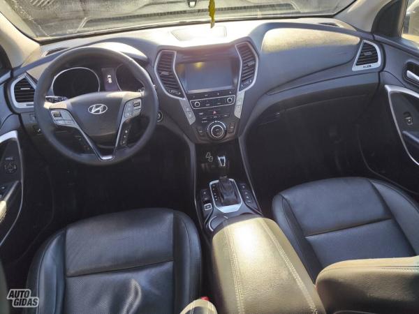 White Hyundai Santa Fe 2016 in Siauliai, with an engine capacity of 2.20 L and mileage of 197 thousand km for 14500 €, photo 9 on AUTOMOTO.COM.LV