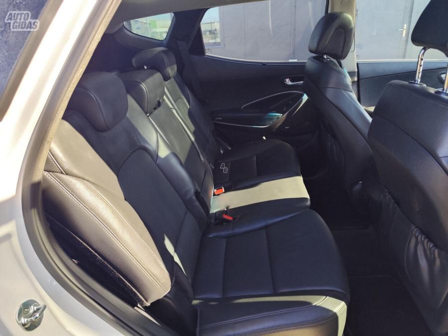Balts Hyundai Santa Fe 2016 Šauļi, ar dzinēja tilpumu 2.20 L un nobraukumu 197 tūkst. km par 14500 €, foto 25 vietnē AUTOMOTO.COM.LV