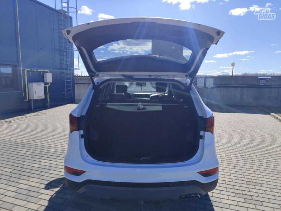 Balts Hyundai Santa Fe 2016 Šauļi, ar dzinēja tilpumu 2.20 L un nobraukumu 197 tūkst. km par 14500 €, foto 29 vietnē AUTOMOTO.COM.LV