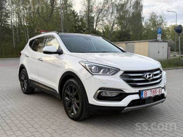 White Hyundai Santa Fe 2016 in Liepaja, with an engine capacity of 2.20 L and mileage of 207 thousand km for 10400 €, photo 3 on AUTOMOTO.COM.LV