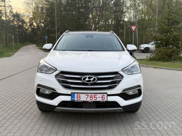 White Hyundai Santa Fe 2016 in Liepaja, with an engine capacity of 2.20 L and mileage of 207 thousand km for 10400 €, photo 7 on AUTOMOTO.COM.LV