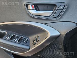 Белый Хендай Санта Фе 2016 в Лиепая, объемом двигателя 2.20 л и пробегом 207 тыс. км за 10500 €, фото 9 на AUTOMOTO.COM.LV