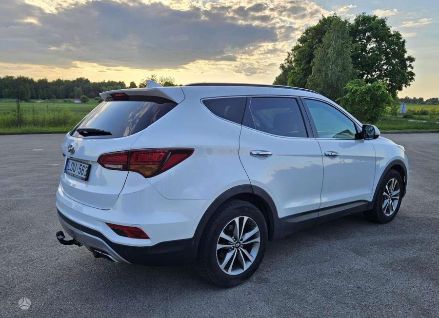 Balts Hyundai Santa Fe 2016 Panevēža, ar dzinēja tilpumu 2.20 L un nobraukumu 259 tūkst. km par 12900 €, foto 6 vietnē AUTOMOTO.COM.LV