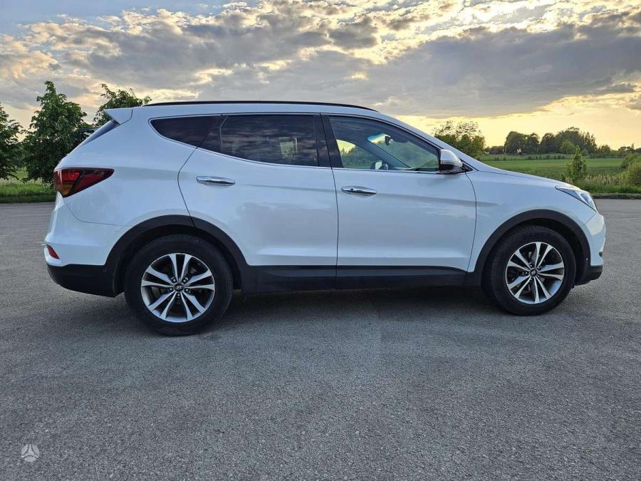 Balts Hyundai Santa Fe 2016 Panevēža, ar dzinēja tilpumu 2.20 L un nobraukumu 259 tūkst. km par 12900 €, foto 7 vietnē AUTOMOTO.COM.LV