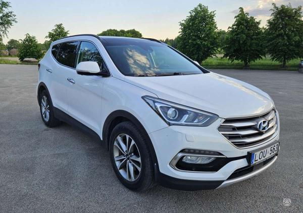 White Hyundai Santa Fe 2016 in Panevezys, with an engine capacity of 2.20 L and mileage of 259 thousand km for 12900 €, photo 7 on AUTOMOTO.COM.LV