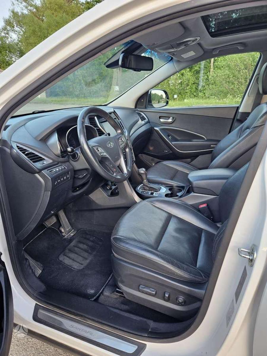Balts Hyundai Santa Fe 2016 Panevēža, ar dzinēja tilpumu 2.20 L un nobraukumu 259 tūkst. km par 12900 €, foto 16 vietnē AUTOMOTO.COM.LV