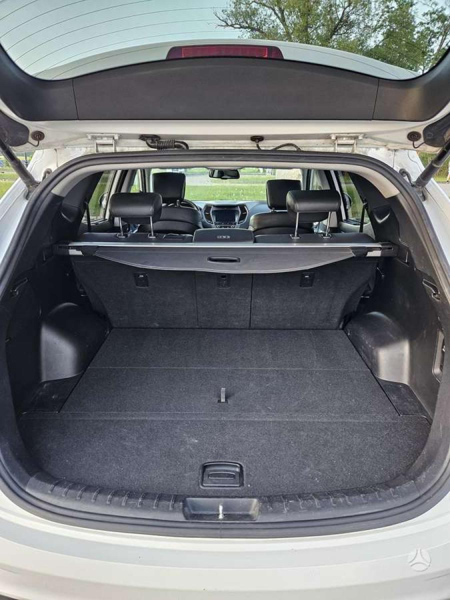 Balts Hyundai Santa Fe 2016 Panevēža, ar dzinēja tilpumu 2.20 L un nobraukumu 259 tūkst. km par 12900 €, foto 23 vietnē AUTOMOTO.COM.LV
