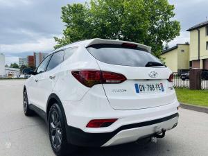 Balts Hyundai Santa Fe 2016 Kauņa, ar dzinēja tilpumu 2.20 L un nobraukumu 228 tūkst. km par 12500 €, foto  vietnē AUTOMOTO.COM.LV