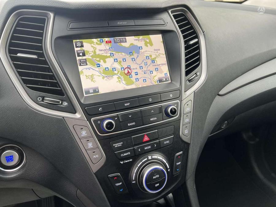 Balts Hyundai Santa Fe 2016 Kauņa, ar dzinēja tilpumu 2.20 L un nobraukumu 228 tūkst. km par 12500 €, foto 24 vietnē AUTOMOTO.COM.LV