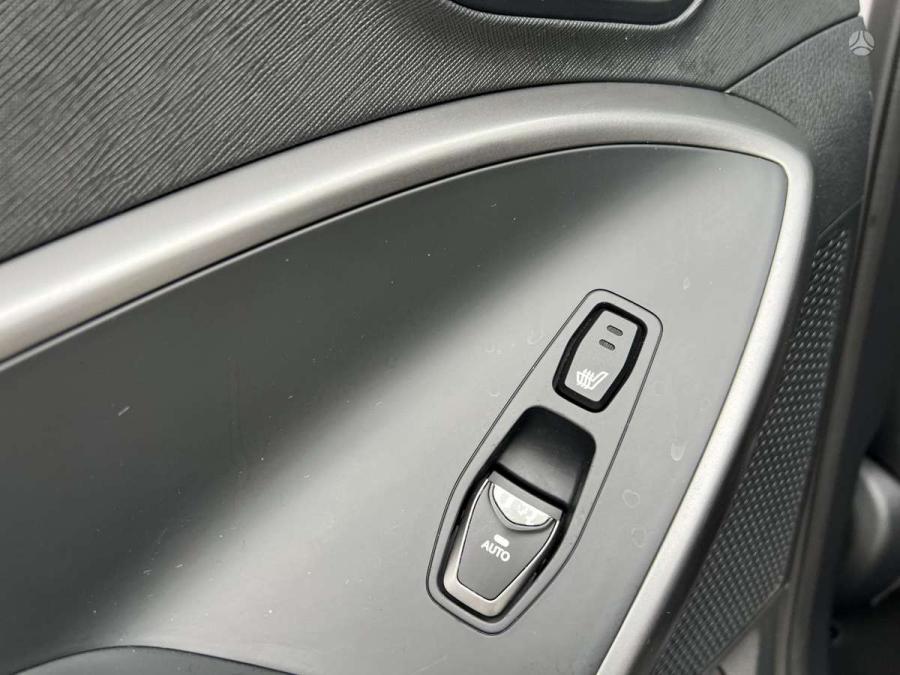 Balts Hyundai Santa Fe 2016 Kauņa, ar dzinēja tilpumu 2.20 L un nobraukumu 228 tūkst. km par 12500 €, foto 31 vietnē AUTOMOTO.COM.LV