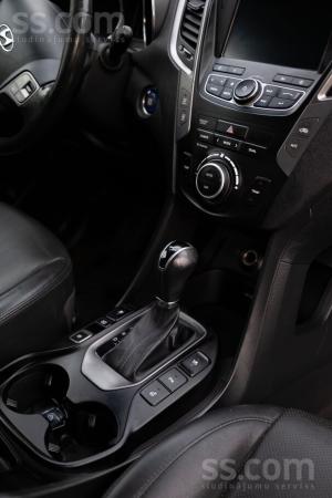 Balts Hyundai Santa Fe 2016 Rīga, ar dzinēja tilpumu 2.20 L un nobraukumu 251 tūkst. km par 10800 €, foto 5 vietnē AUTOMOTO.COM.LV