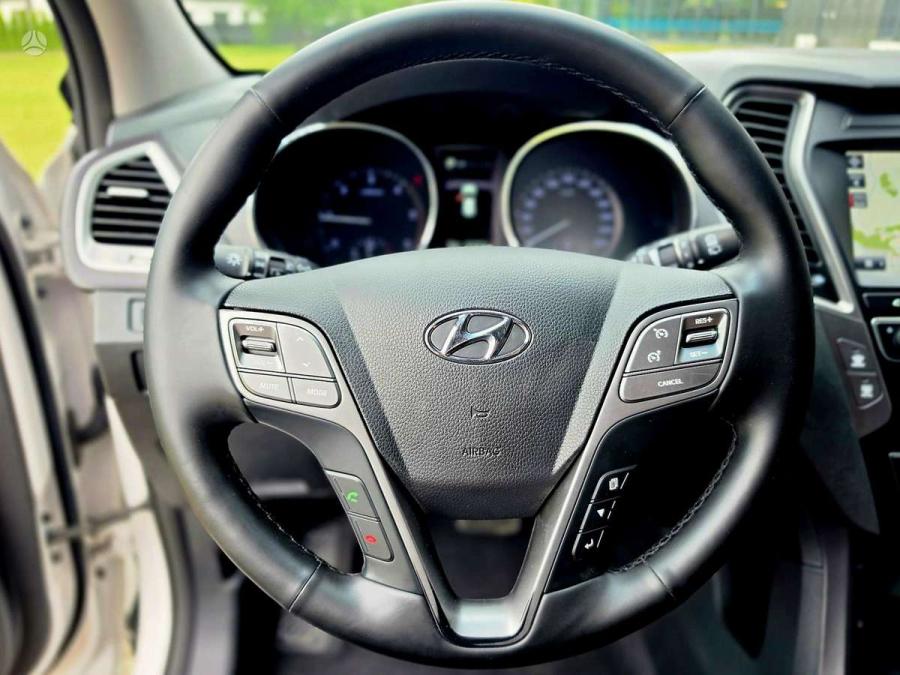 Balts Hyundai Santa Fe 2016 Tauragė, ar dzinēja tilpumu 2.20 L un nobraukumu 238 tūkst. km par 12300 €, foto 24 vietnē AUTOMOTO.COM.LV