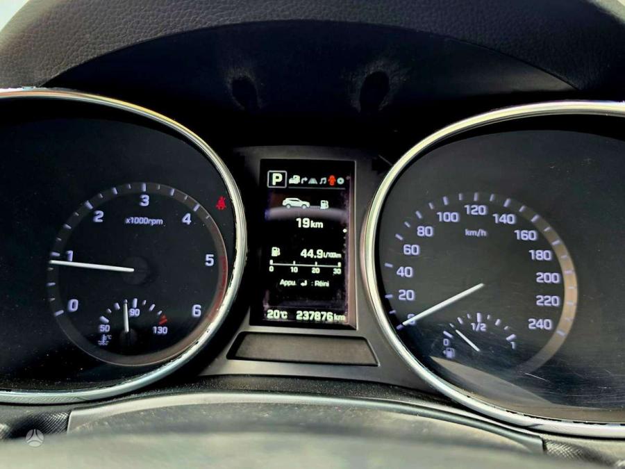 Balts Hyundai Santa Fe 2016 Tauragė, ar dzinēja tilpumu 2.20 L un nobraukumu 238 tūkst. km par 12300 €, foto 28 vietnē AUTOMOTO.COM.LV