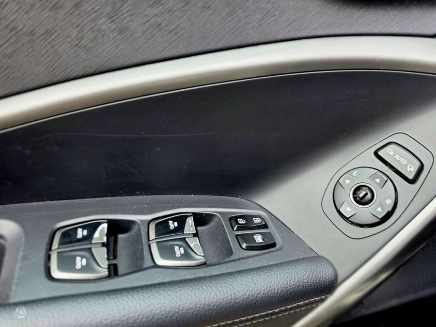 Balts Hyundai Santa Fe 2016 Tauragė, ar dzinēja tilpumu 2.20 L un nobraukumu 238 tūkst. km par 12300 €, foto 37 vietnē AUTOMOTO.COM.LV