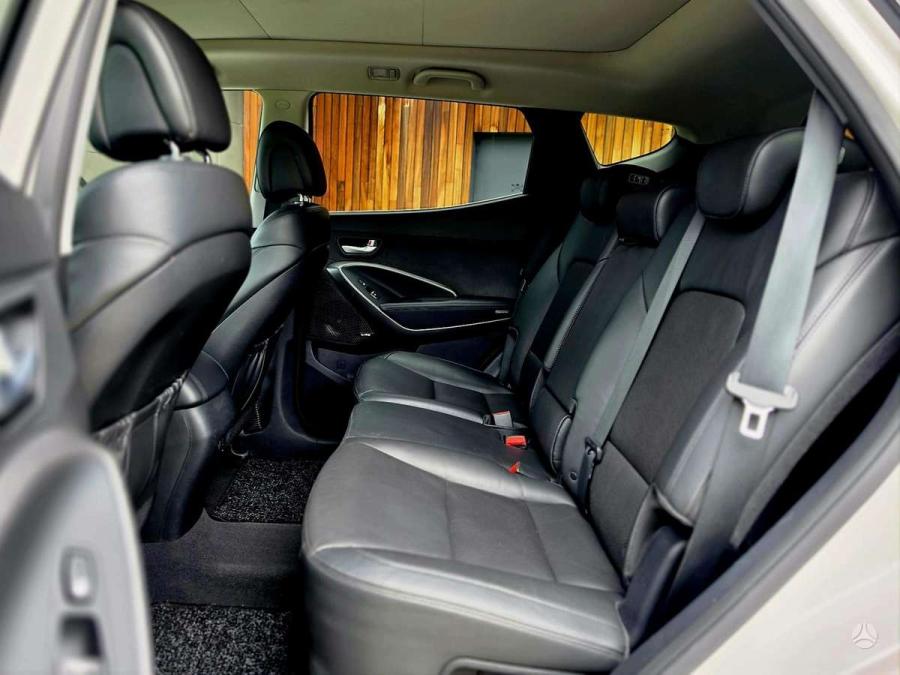 Balts Hyundai Santa Fe 2016 Tauragė, ar dzinēja tilpumu 2.20 L un nobraukumu 238 tūkst. km par 12300 €, foto 38 vietnē AUTOMOTO.COM.LV