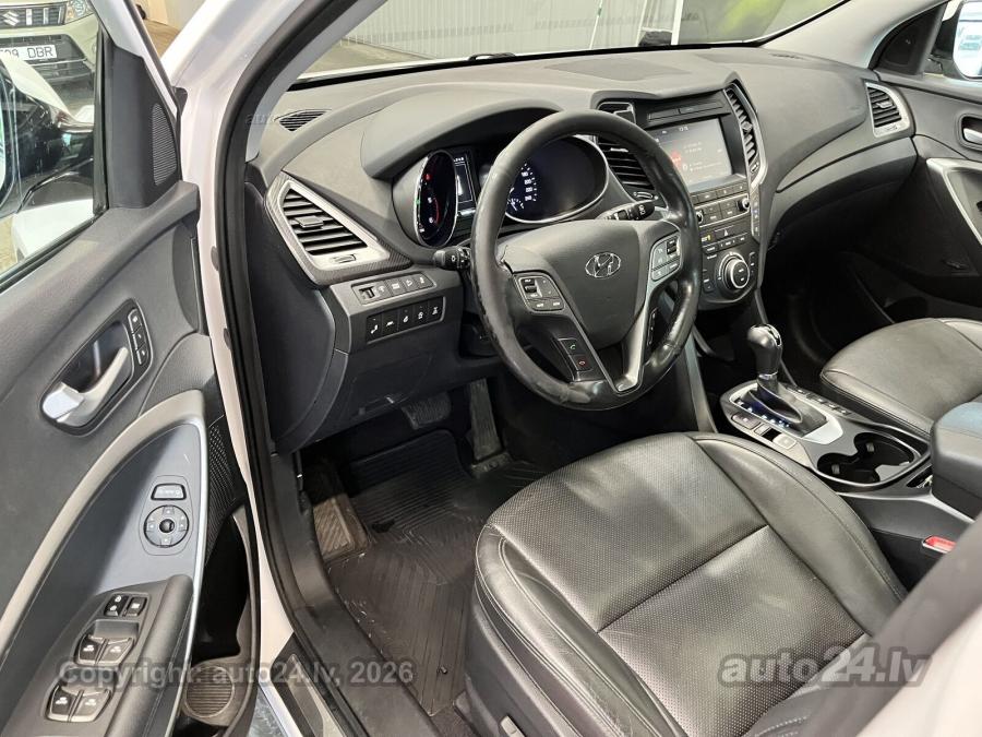 White Hyundai Santa Fe 2017 in Tallinn, with an engine capacity of 2.20 L and mileage of 195 thousand km for 16300 €, photo 9 on AUTOMOTO.COM.LV