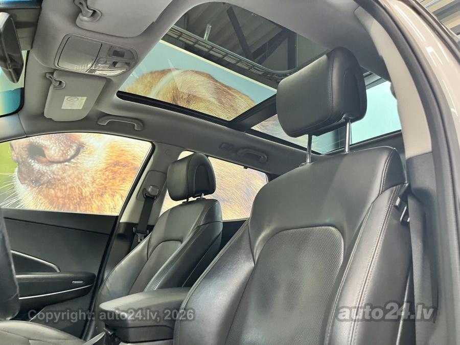 White Hyundai Santa Fe 2017 in Tallinn, with an engine capacity of 2.20 L and mileage of 195 thousand km for 16300 €, photo 11 on AUTOMOTO.COM.LV