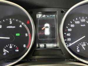 White Hyundai Santa Fe 2017 in Tallinn, with an engine capacity of 2.20 L and mileage of 195 thousand km for 16300 €, photo 14 on AUTOMOTO.COM.LV