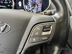 White Hyundai Santa Fe 2017 in Tallinn, with an engine capacity of 2.20 L and mileage of 195 thousand km for 16300 €, photo 17 on AUTOMOTO.COM.LV