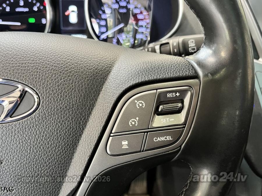White Hyundai Santa Fe 2017 in Tallinn, with an engine capacity of 2.20 L and mileage of 195 thousand km for 16300 €, photo 17 on AUTOMOTO.COM.LV
