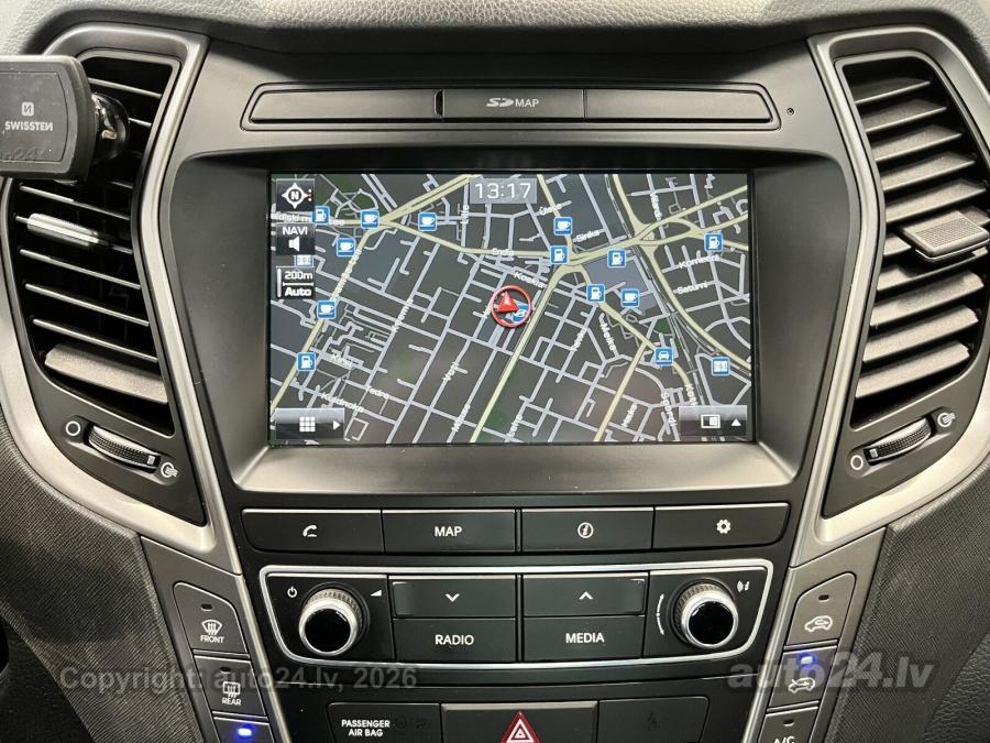 White Hyundai Santa Fe 2017 in Tallinn, with an engine capacity of 2.20 L and mileage of 195 thousand km for 16300 €, photo 19 on AUTOMOTO.COM.LV