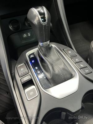 White Hyundai Santa Fe 2017 in Tallinn, with an engine capacity of 2.20 L and mileage of 195 thousand km for 16300 €, photo 22 on AUTOMOTO.COM.LV