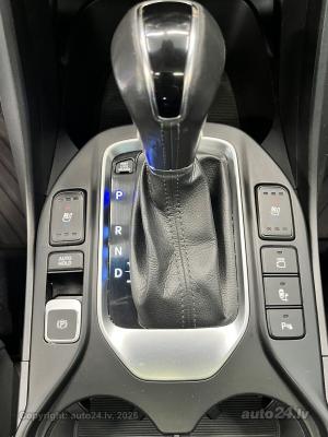 White Hyundai Santa Fe 2017 in Tallinn, with an engine capacity of 2.20 L and mileage of 195 thousand km for 16300 €, photo 23 on AUTOMOTO.COM.LV