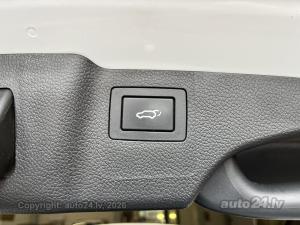 White Hyundai Santa Fe 2017 in Tallinn, with an engine capacity of 2.20 L and mileage of 195 thousand km for 16300 €, photo 25 on AUTOMOTO.COM.LV