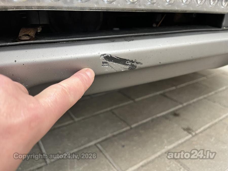 White Hyundai Santa Fe 2017 in Tallinn, with an engine capacity of 2.20 L and mileage of 195 thousand km for 16300 €, photo 29 on AUTOMOTO.COM.LV