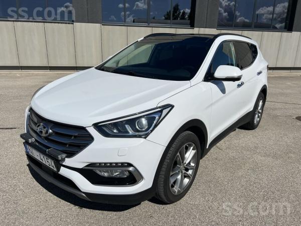 White Hyundai Santa Fe 2017 in Riga, with an engine capacity of 2.20 L and mileage of 245 thousand km for 13500 €, photo 1 on AUTOMOTO.COM.LV