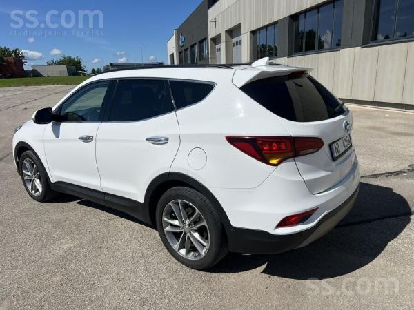 White Hyundai Santa Fe 2017 in Riga, with an engine capacity of 2.20 L and mileage of 245 thousand km for 13500 €, photo 3 on AUTOMOTO.COM.LV