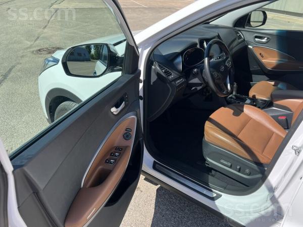 White Hyundai Santa Fe 2017 in Riga, with an engine capacity of 2.20 L and mileage of 245 thousand km for 13500 €, photo 8 on AUTOMOTO.COM.LV