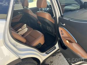 White Hyundai Santa Fe 2017 in Riga, with an engine capacity of 2.20 L and mileage of 245 thousand km for 13500 €, photo 12 on AUTOMOTO.COM.LV