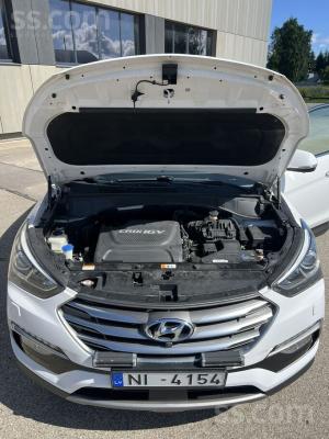White Hyundai Santa Fe 2017 in Riga, with an engine capacity of 2.20 L and mileage of 245 thousand km for 13500 €, photo 16 on AUTOMOTO.COM.LV