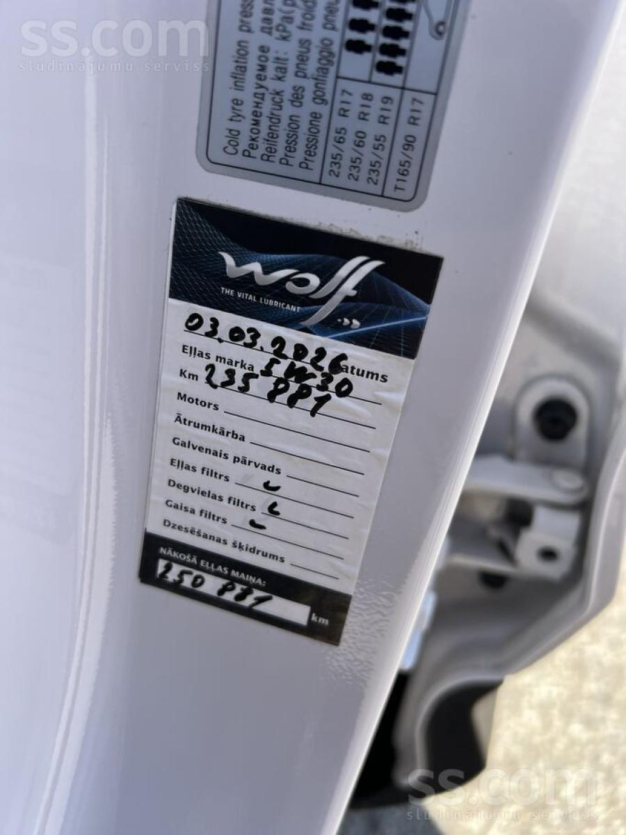 White Hyundai Santa Fe 2017 in Riga, with an engine capacity of 2.20 L and mileage of 245 thousand km for 13500 €, photo 17 on AUTOMOTO.COM.LV