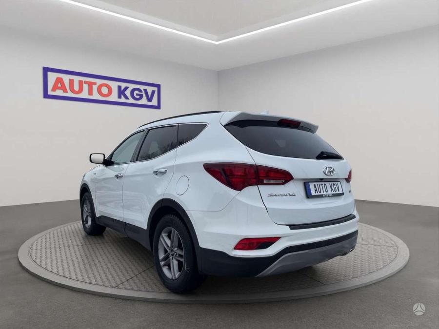 White Hyundai Santa Fe 2017 in Vilnius, with an engine capacity of 2.40 L and mileage of 88 thousand km for 10999 €, photo 4 on AUTOMOTO.COM.LV