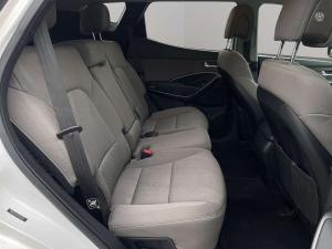 White Hyundai Santa Fe 2017 in Vilnius, with an engine capacity of 2.40 L and mileage of 88 thousand km for 10999 €, photo 9 on AUTOMOTO.COM.LV