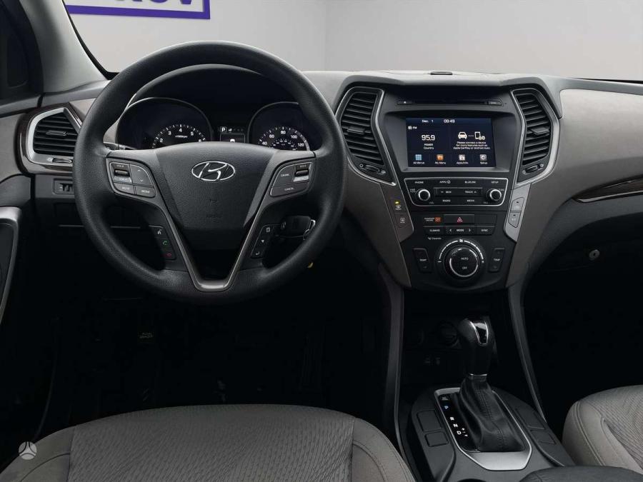 White Hyundai Santa Fe 2017 in Vilnius, with an engine capacity of 2.40 L and mileage of 88 thousand km for 10999 €, photo 13 on AUTOMOTO.COM.LV