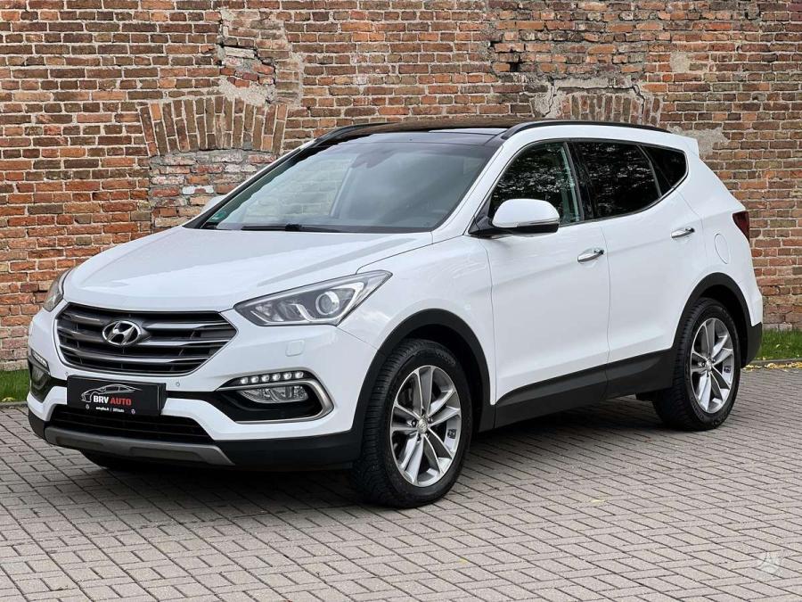 White Hyundai Santa Fe 2017 in Kedainiai, with an engine capacity of 2.20 L and mileage of 123 thousand km for 14750 €, photo 1 on AUTOMOTO.COM.LV