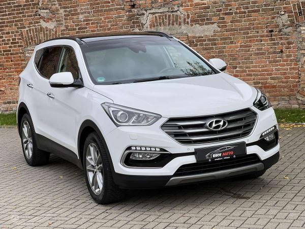 Hyundai Santa Fe 2017 in Kedainiai on AUTOMOTO.COM.LV White Hyundai Santa Fe 2017 in Kedainiai, with an engine capacity of 2.20 L and mileage of 123 thousand km for 14750 €, photo 5 on AUTOMOTO.COM.LV