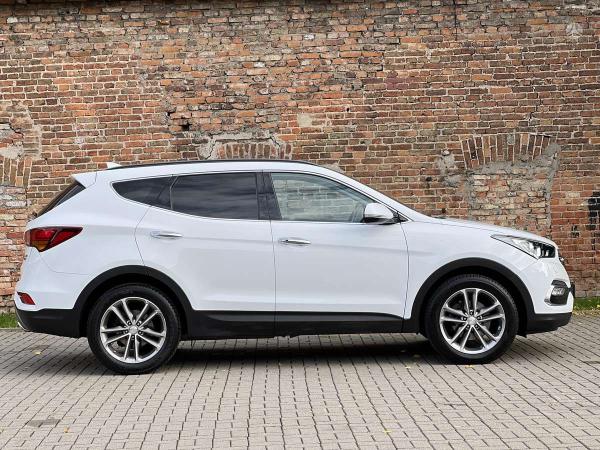 Hyundai Santa Fe 2017 in Kedainiai on AUTOMOTO.COM.LV White Hyundai Santa Fe 2017 in Kedainiai, with an engine capacity of 2.20 L and mileage of 123 thousand km for 14750 €, photo 7 on AUTOMOTO.COM.LV